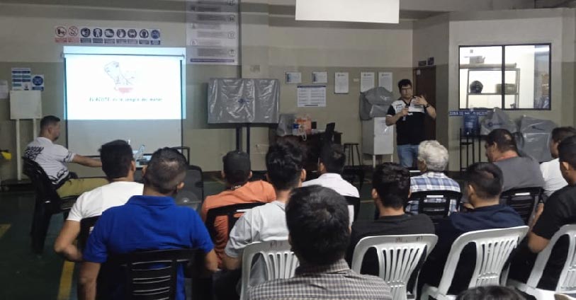 Charla técnica IPONE sobre Lubricantes para motos en SENATI de Pucallpa ...